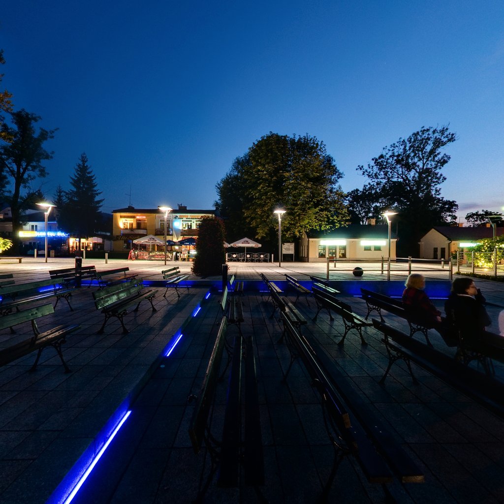 Zdjęcia panoramiczne - Wirtualny Ustroń: Rynek w Ustroniu nocą